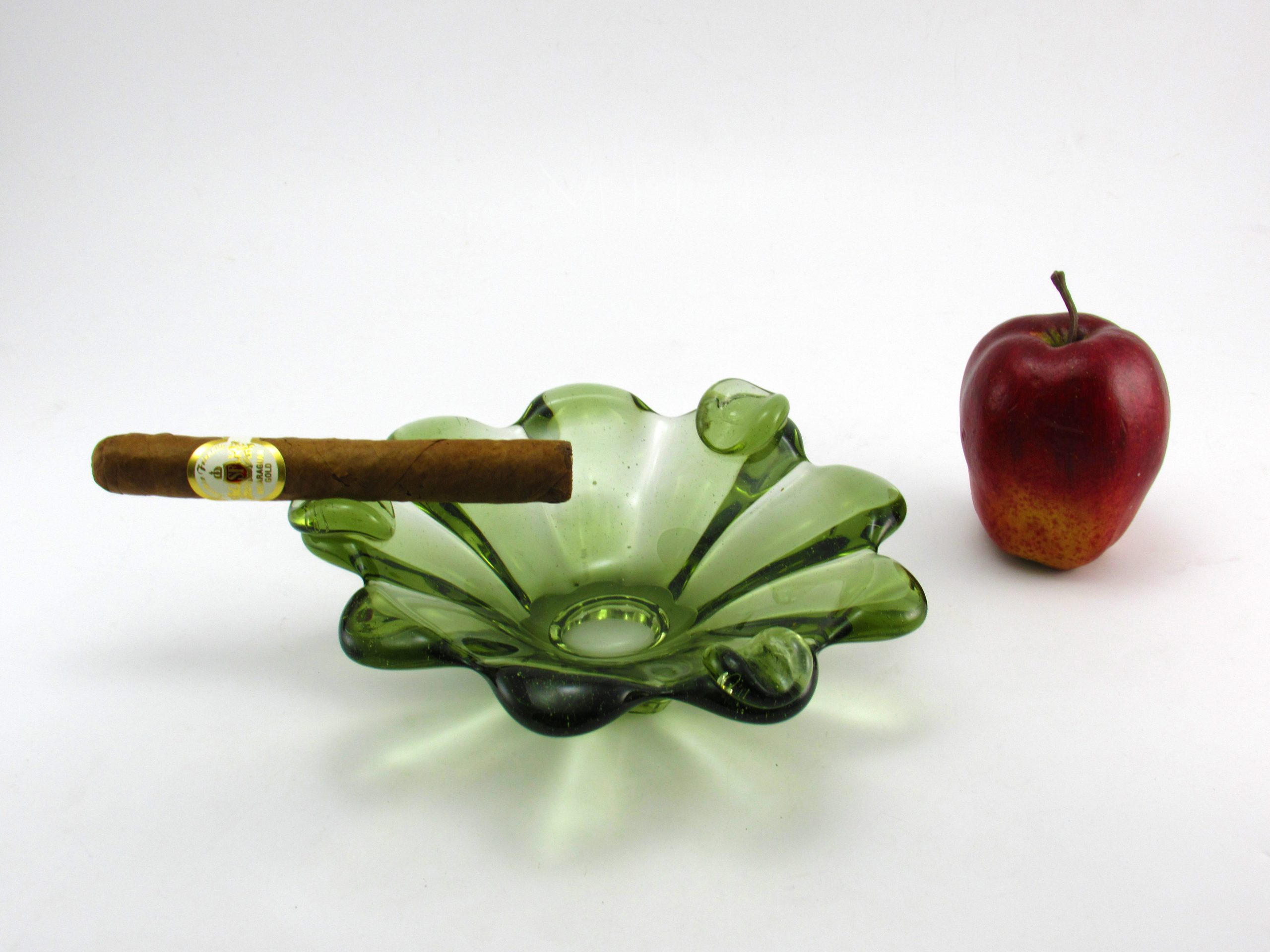 Green Glass Smoking Ashtray with Raised Rests – Big Ashtray